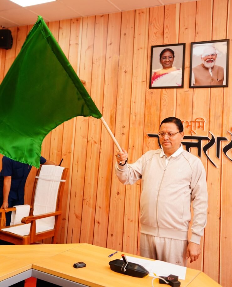 Breaking 1 Lalkuan-Bandra Superfast Train CM ने रवाना किया