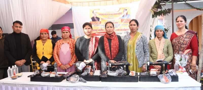 Best 1 women sewing machine और जड़ी बूटी उत्पादन किट बांटी
